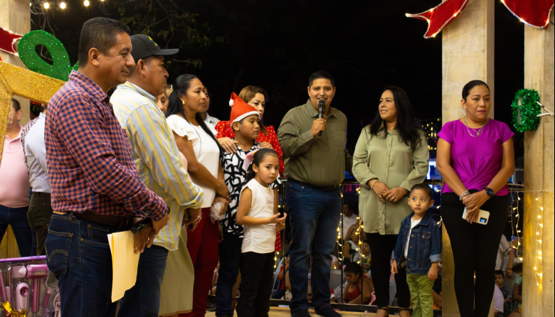 Gran encendido del Árbol Navideño en Pakal-Ná - Diario de Palenque