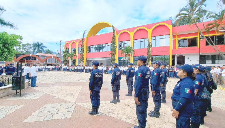 Chilón honra a la Constitución Mexicana - Diario de Palenque
